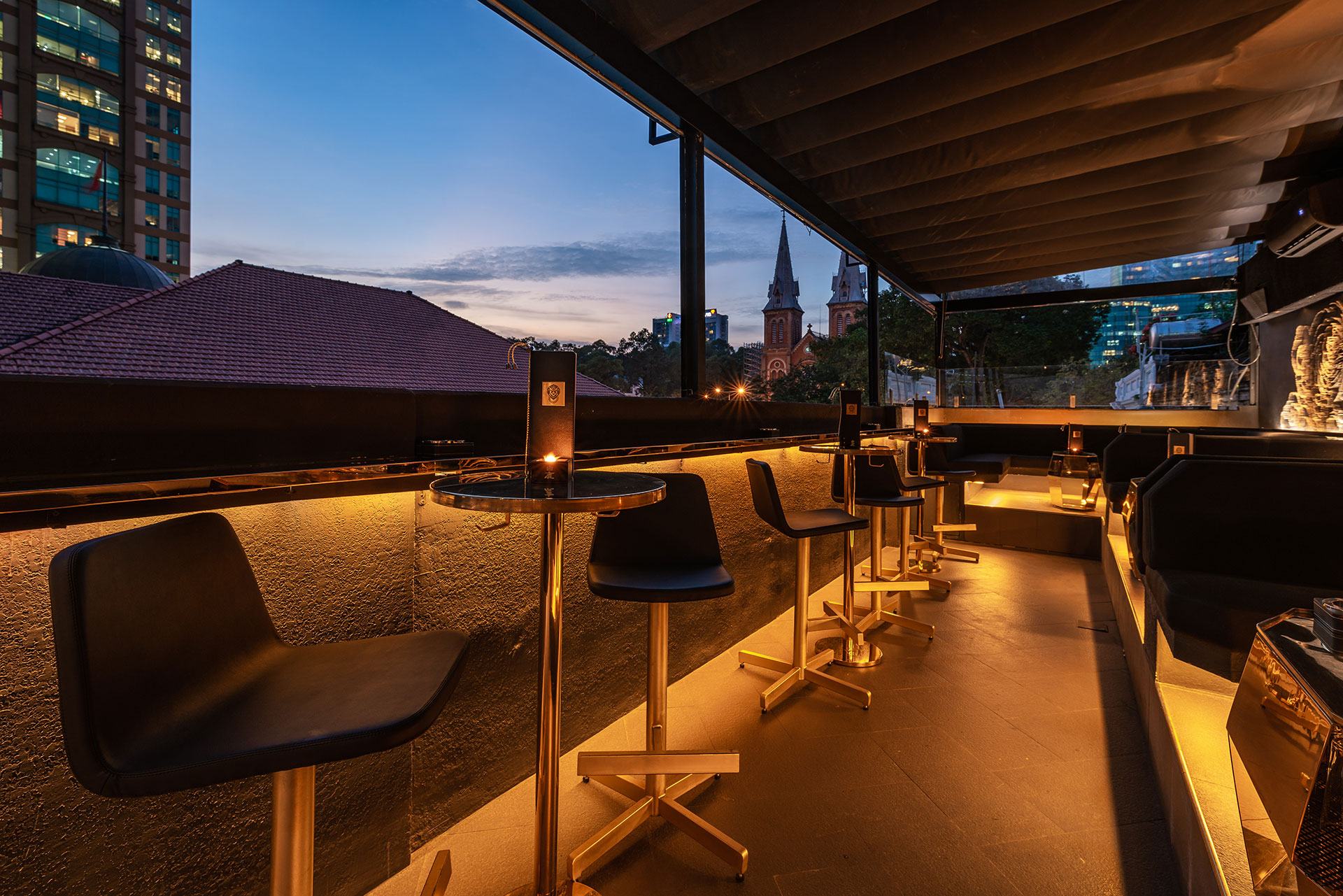 Irusu Lounge – Bar – Restaurant – Live Music - Chillvietnam