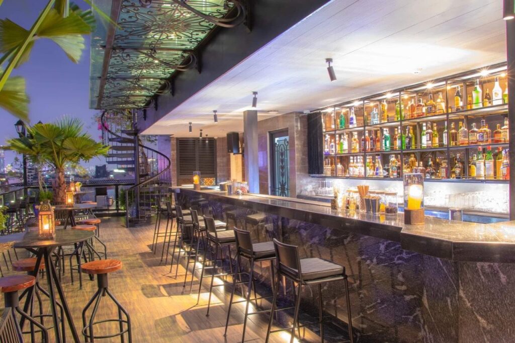 DIAMOND SKY BAR ROOFTOP - Số 22 P.Tạ Hiện, Hà Nội | CHILL Vietnam