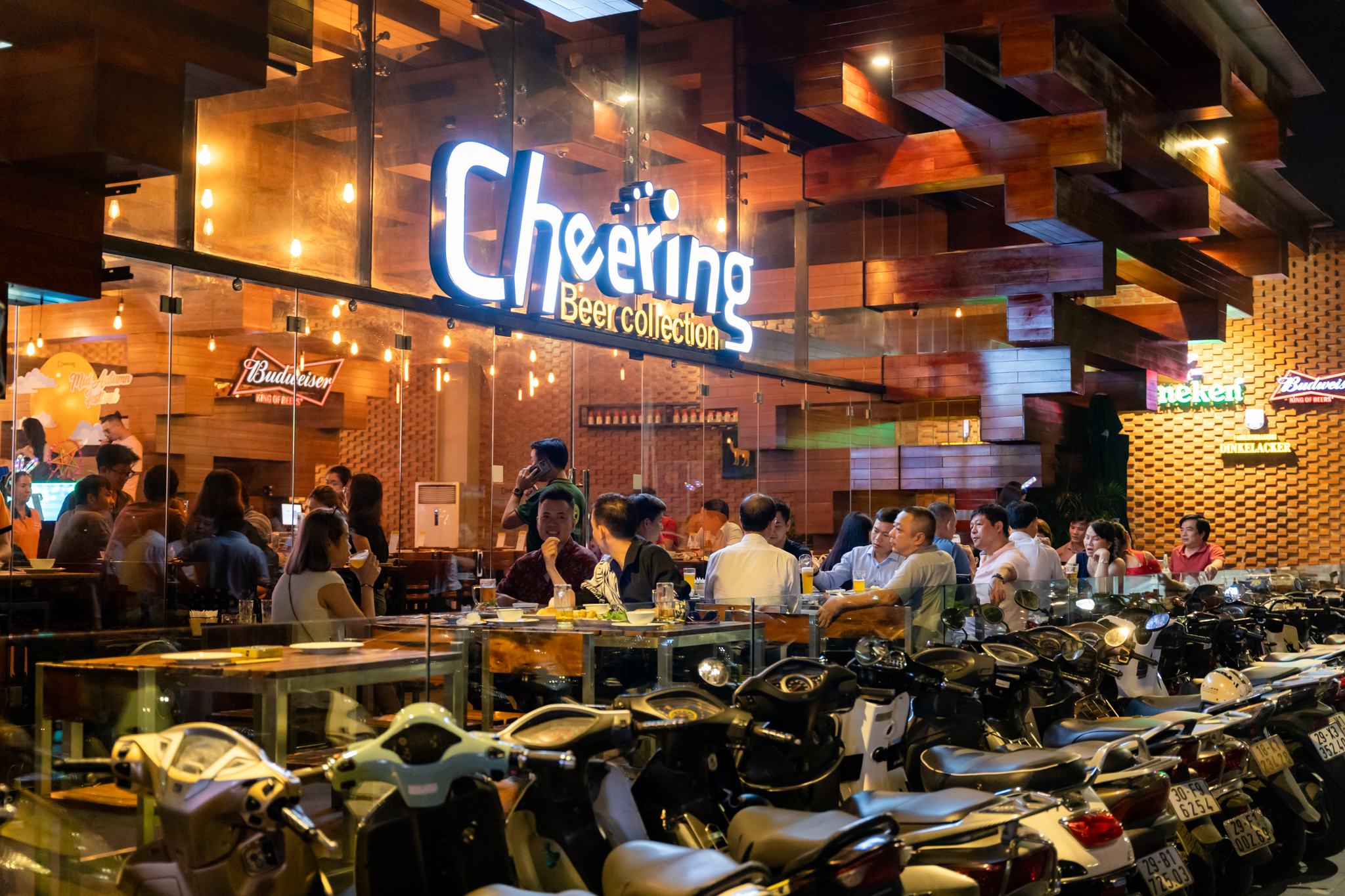 CHEERING BEER DINING & BAR - 2 Lý Thường Kiệt, Hà Nội | CHILL Vietnam