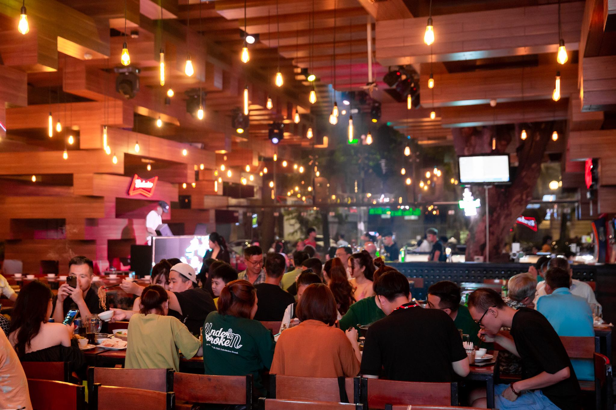 CHEERING BEER DINING & BAR - 2 Lý Thường Kiệt, Hà Nội | CHILL Vietnam