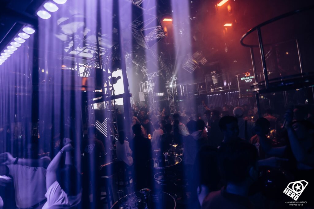 HERO CLUB & PUB - 42M Đ. Yên Phụ, Hà Nội | CHILL Vietnam