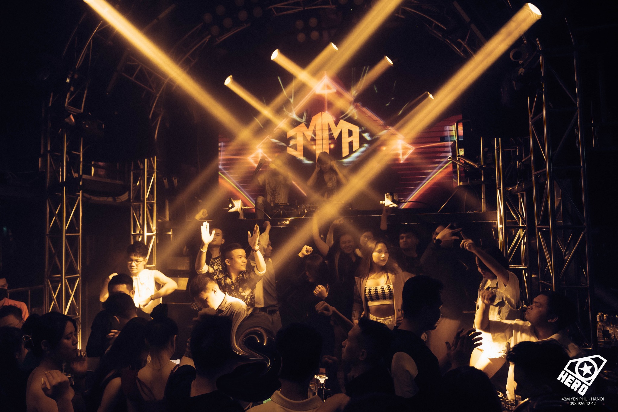 HERO CLUB & PUB - 42M Đ. Yên Phụ, Hà Nội | CHILL Vietnam