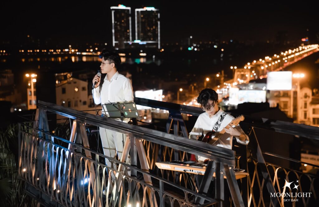 MOONLIGHT SKY BAR ROOFTOP - 94 Mã Mây, Hà Nội - CHILL Vietnam