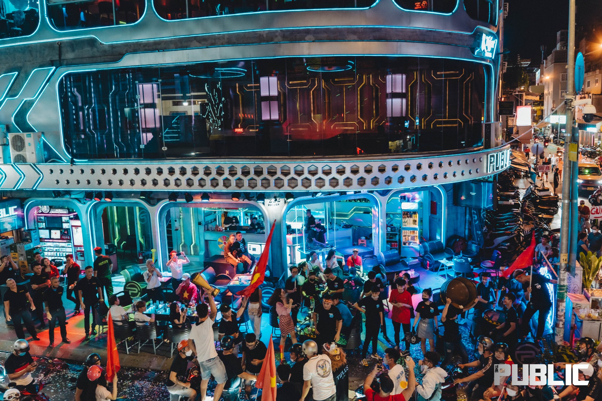 THE PUBLIC BAR & LOUNGE - 222 Bùi Viện