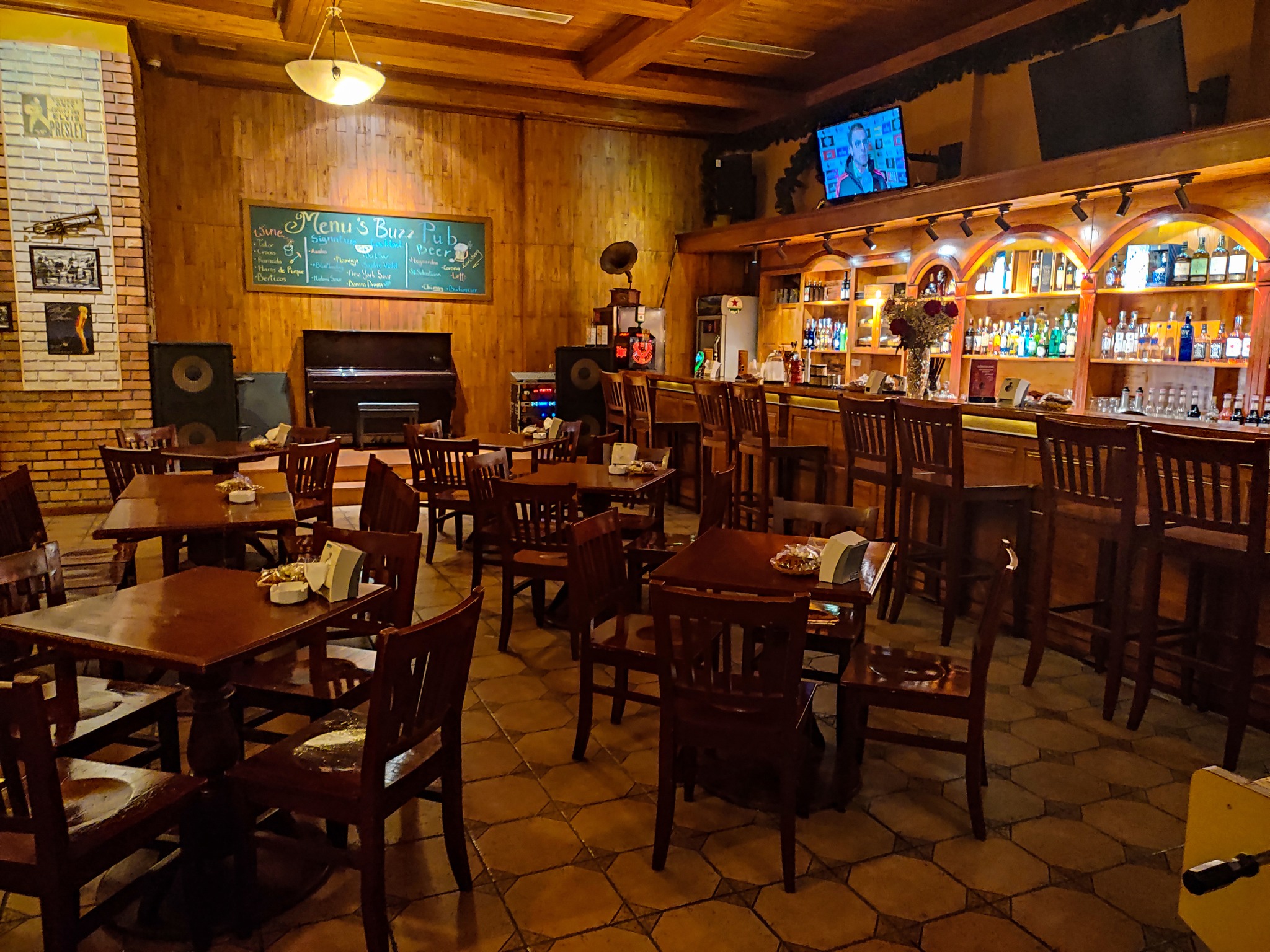 BUZZ PUB & BAR - 335 Văn Cao, Hải Phòng | CHILL Vietnam
