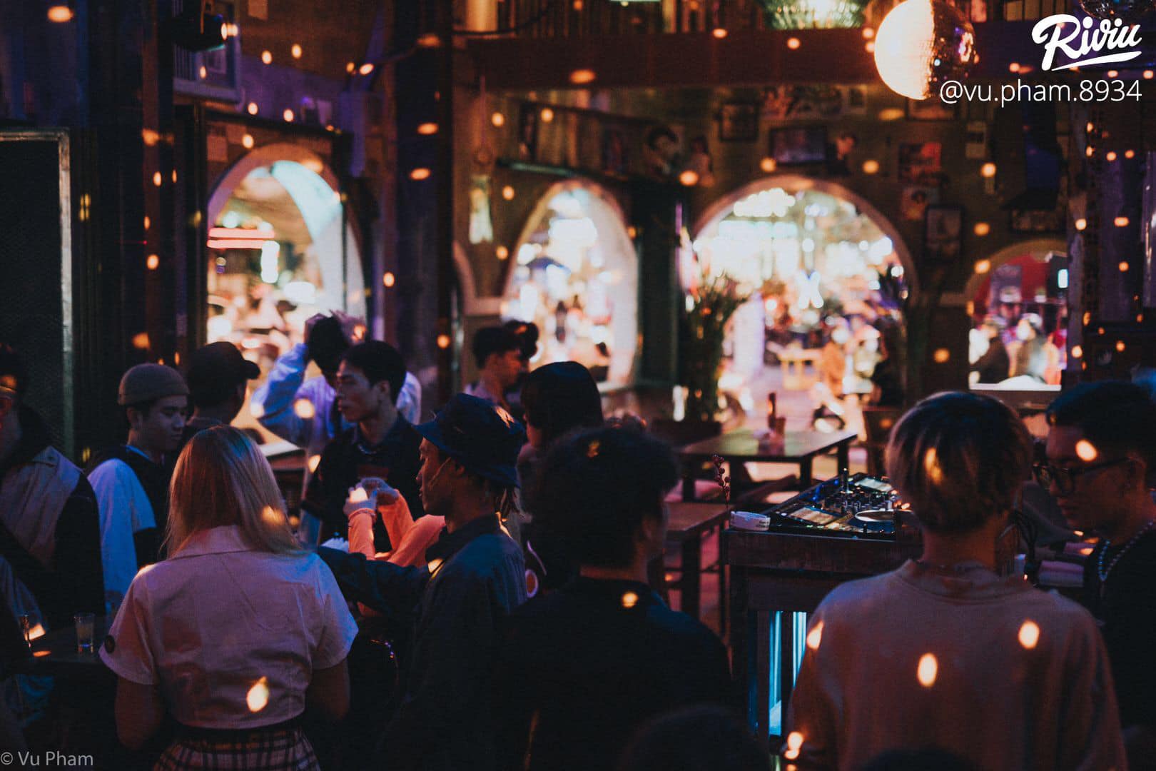 LITTLE SAIGON PUB & BAR | 189 Đề Thám, Quận 1 - CHILL Vietnam