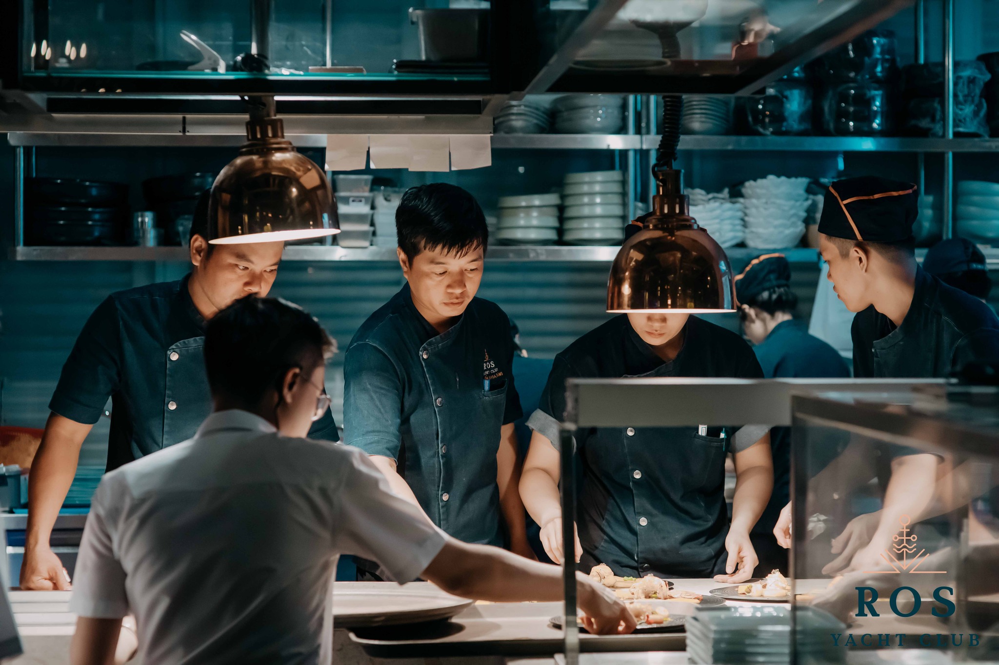 ROS – Yacht Club | River và Dining Lounge - CHILL Vietnam