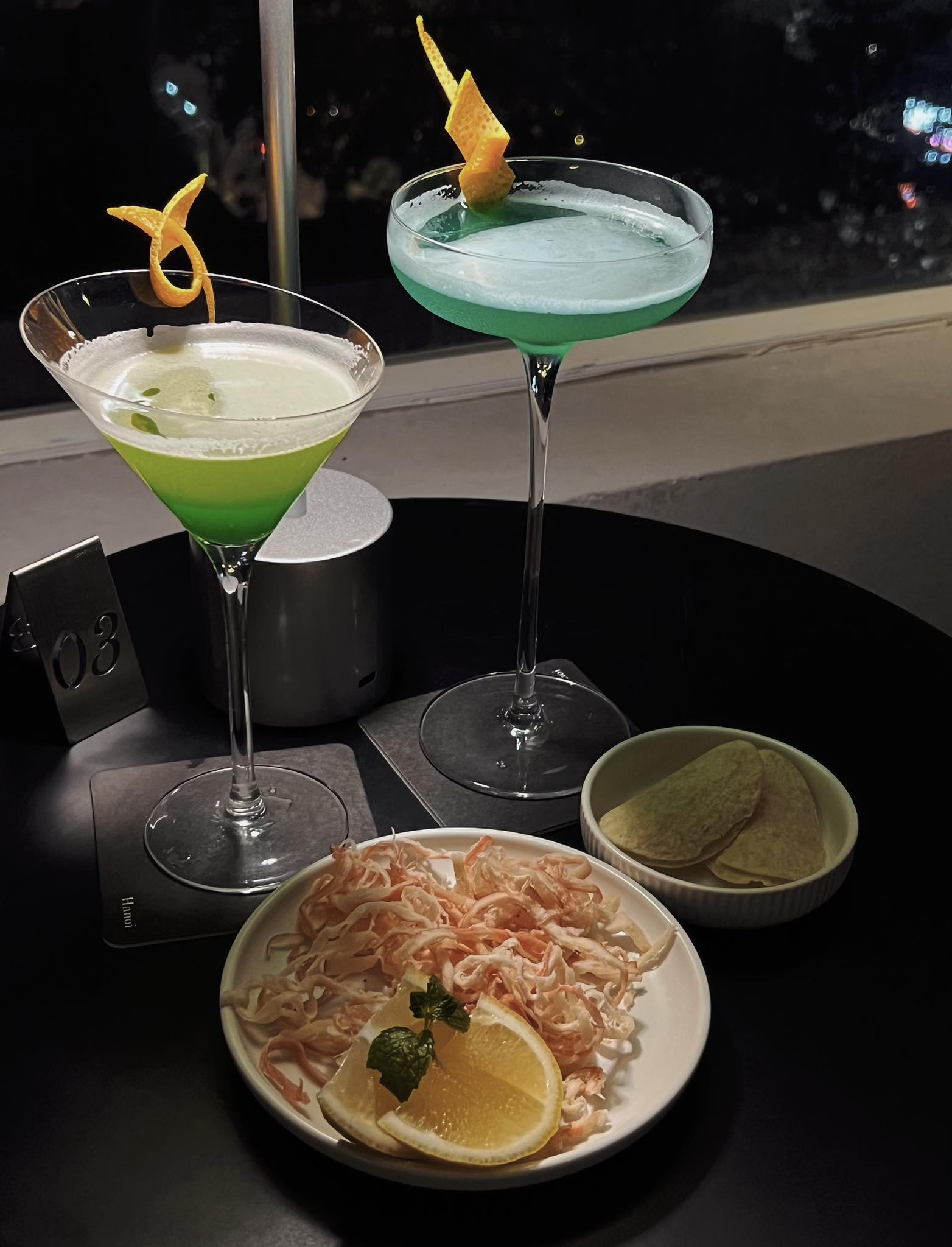 Monochrome - Quán cocktail ẩn mình giữa con phố nhộn nhịp Hà Nội ...