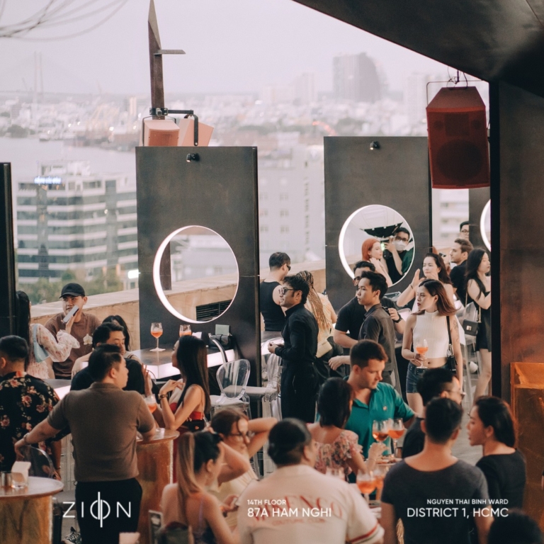 Top 5 famous Saigon Bars for young people | CHILL Vietnam